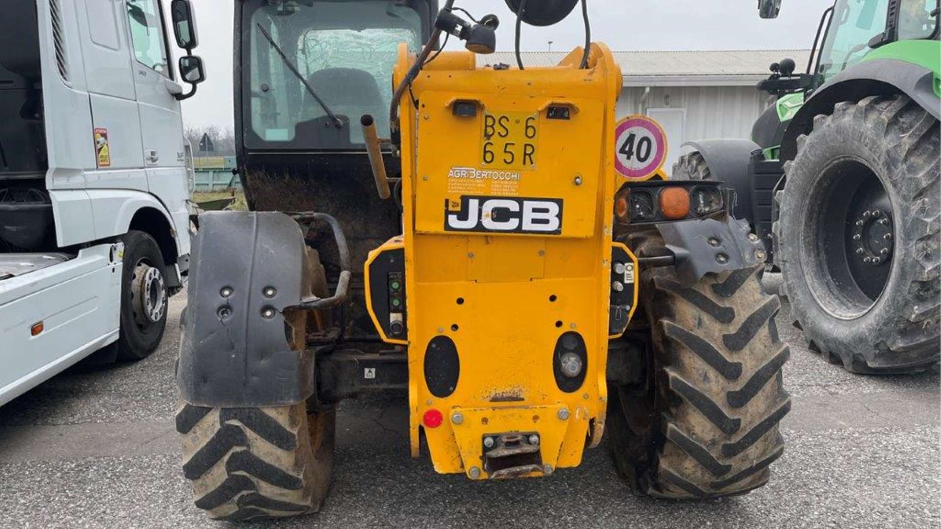 SOLLEVATORE TELESCOPICO JCB mod. 535-95 AGR T4F - Quasi Usato