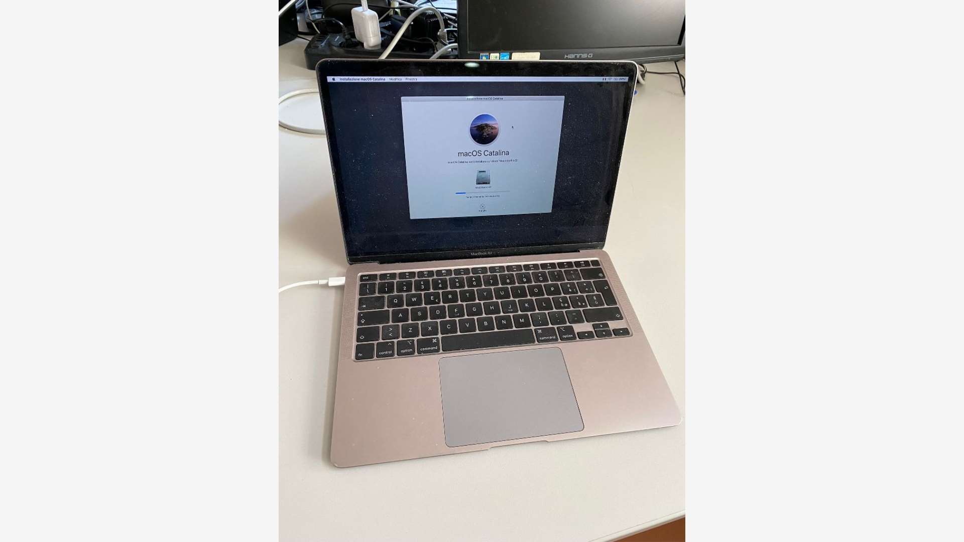 N°1 APPLE MAC BOOK 13 MODEL A2179 EMC3302 ( GRADE C) - Quasi Usato