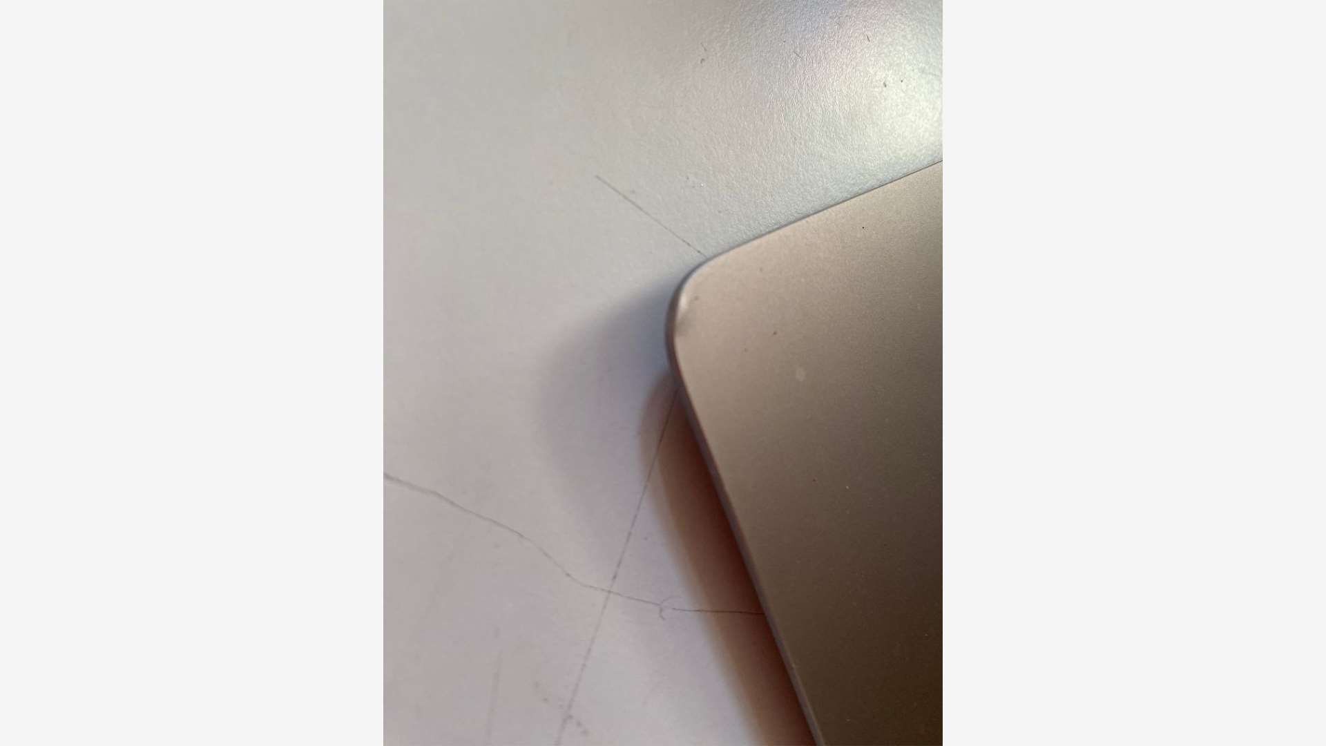 N°1 APPLE MAC BOOK 13 MODEL A2179 EMC3302 ( GRADE C) - Quasi Usato