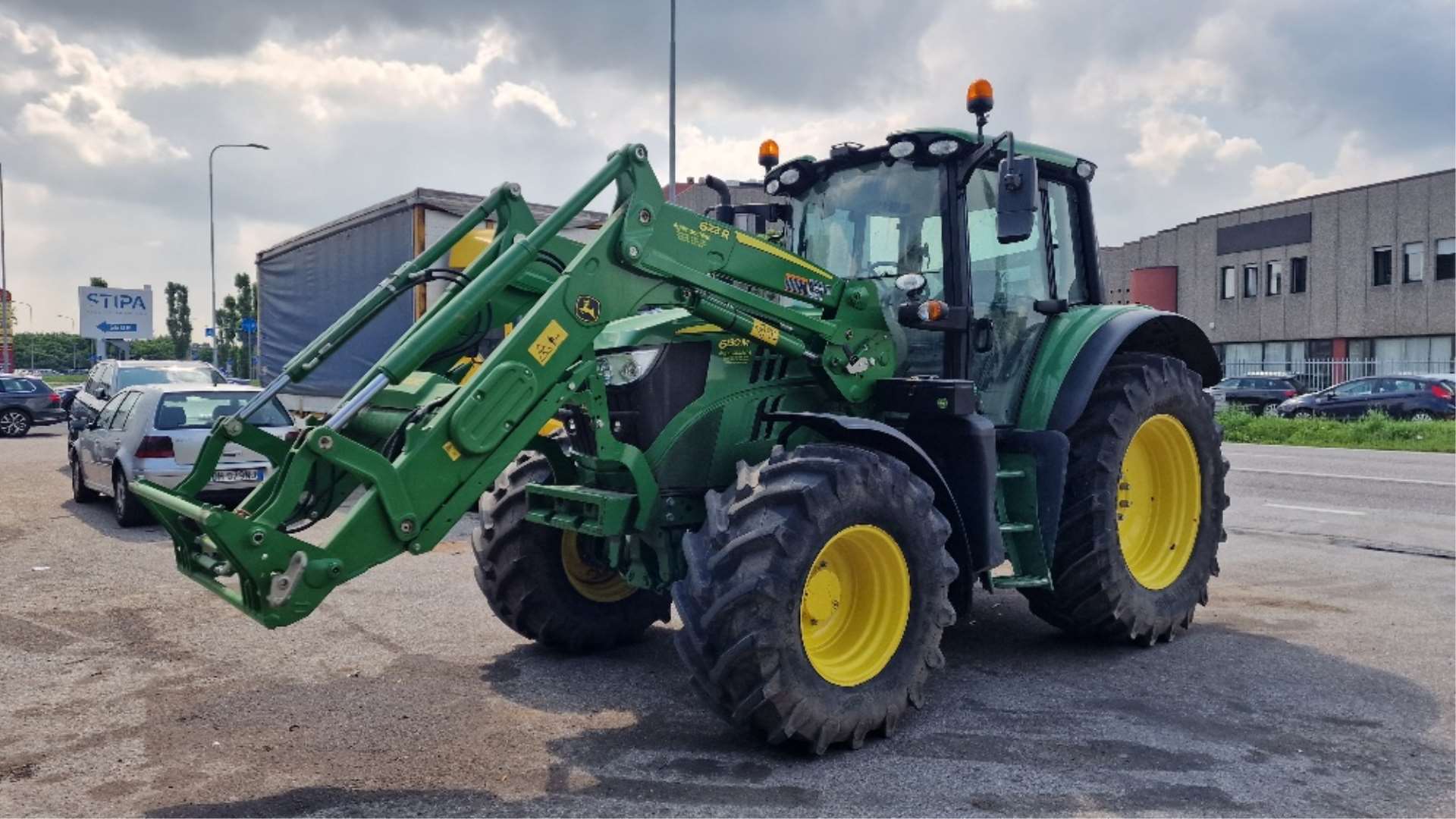 TRATTORE AGRICOLO JOHN DEERE 6130M con CARICATORE FRONTALE 623r MTR ...