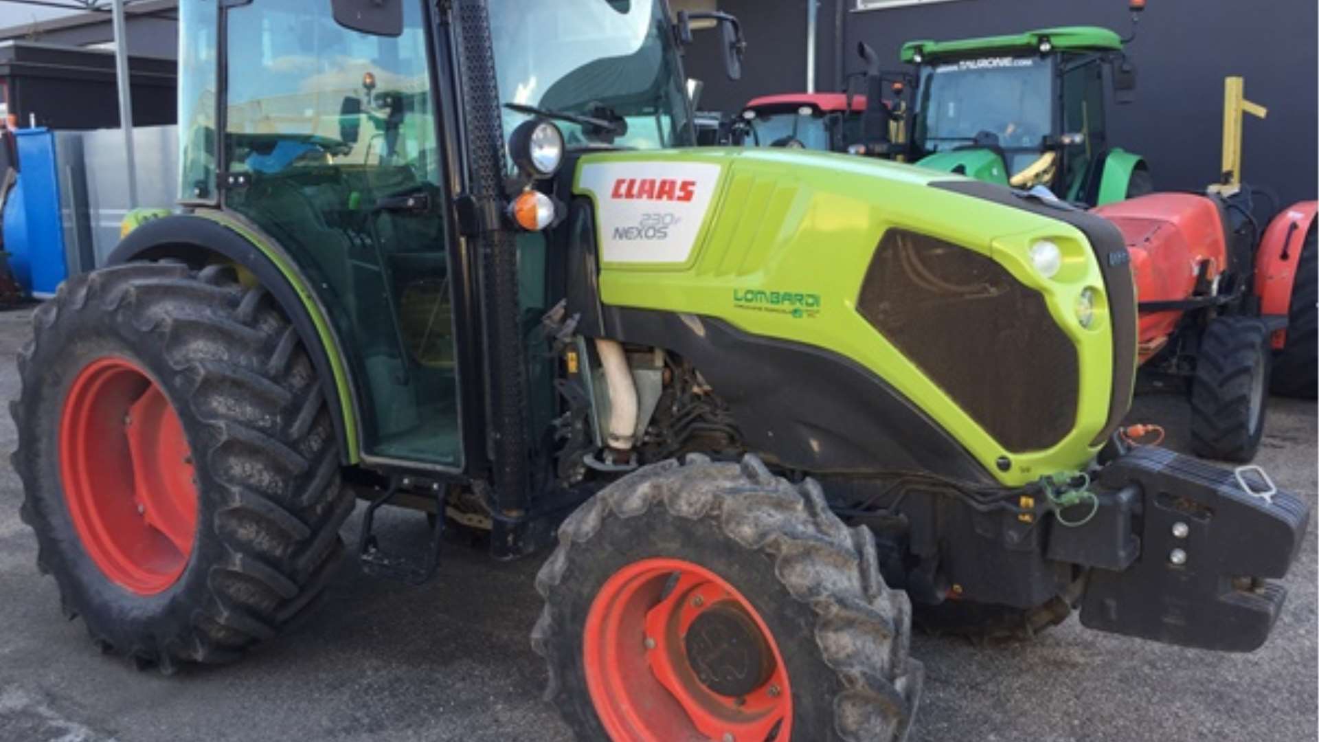 TRATTORE AGRICOLO CLAAS NEXOS 230F - Quasi Usato